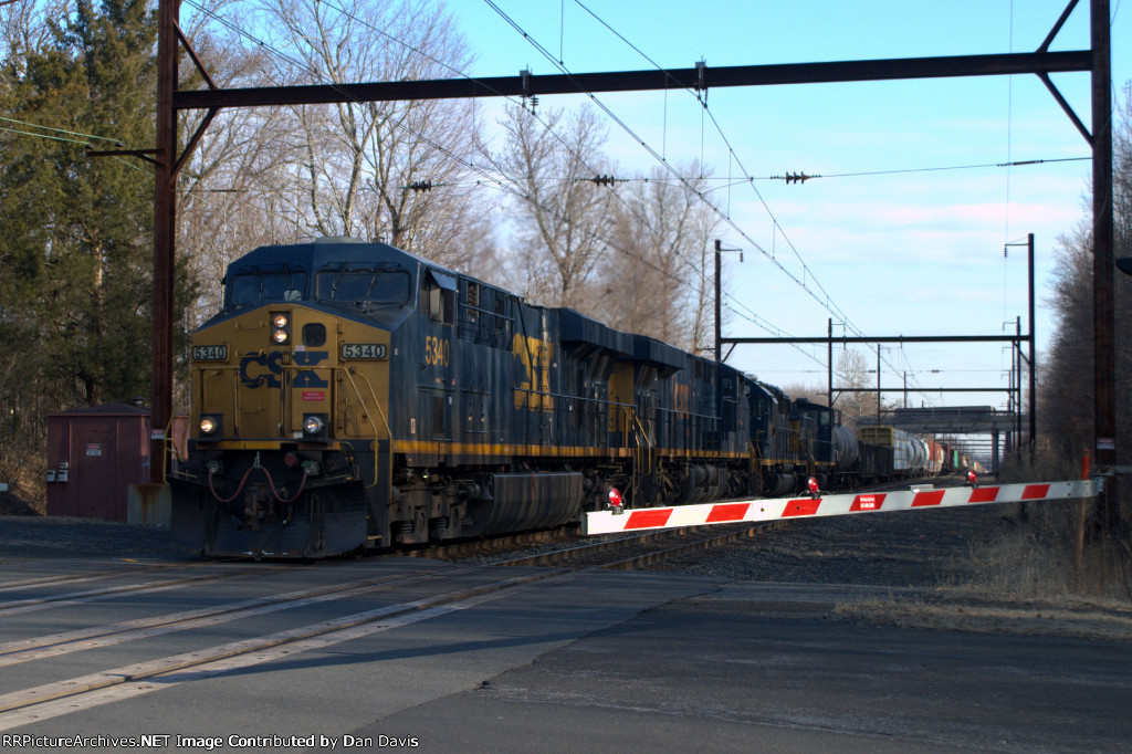 CSX ES40DC 5340 leads Q439-18